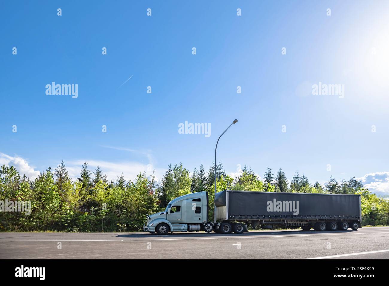 Industrial green long haul big rig semi truck with extended cab for ...