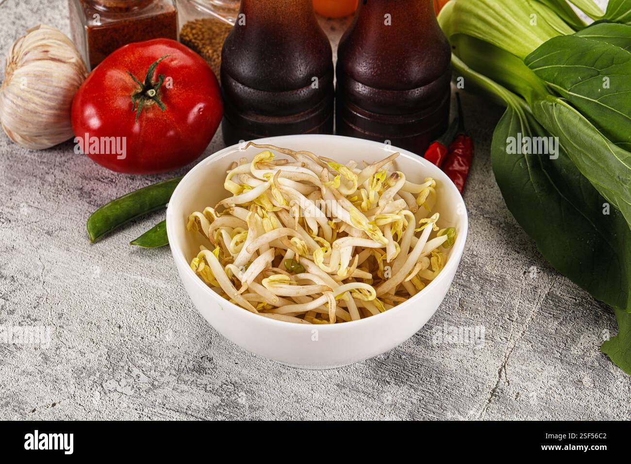 Asian cuisine - Soya bean sprouts in the bowl Stock Photo - Alamy