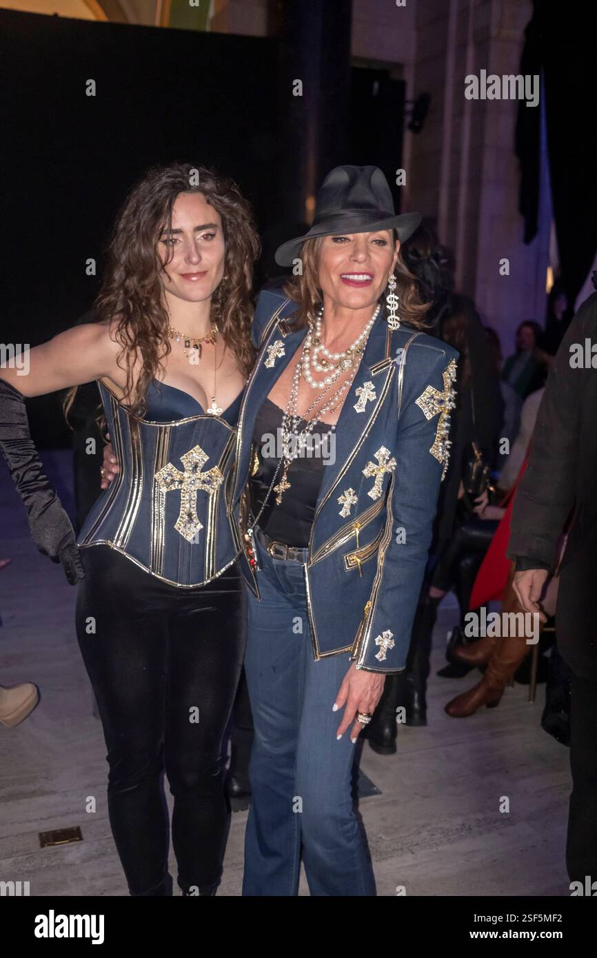 NEW YORK, NEW YORK - FEBRUARY 08: (L-R) Victoria de Lesseps and Luann ...