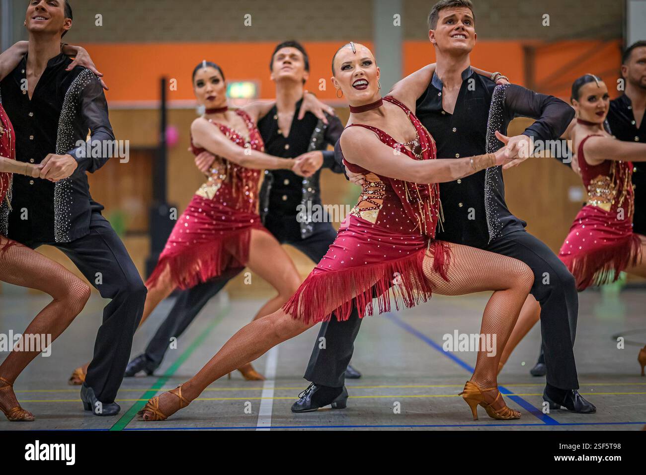 Velbert, Deutschland. 08th Feb, 2025. Die Mannschaft im Formationstanz ...