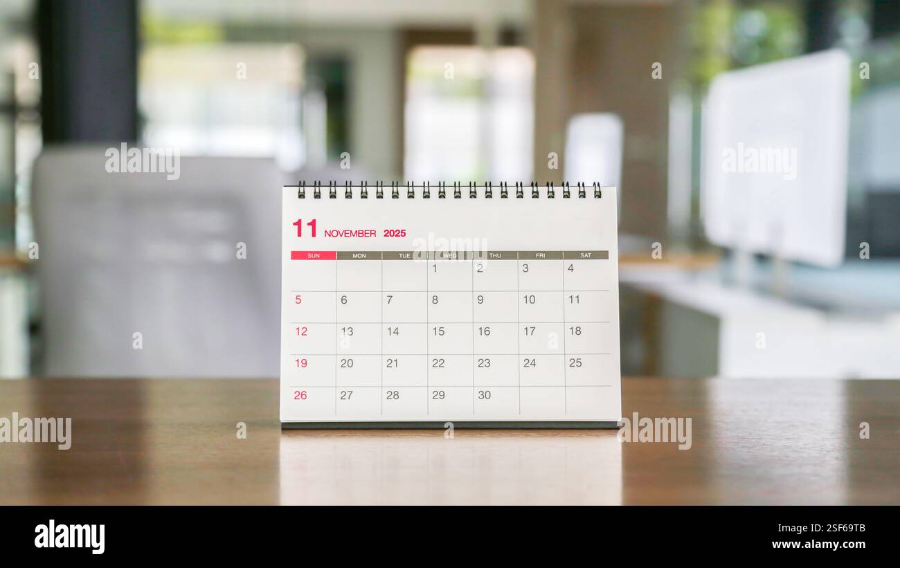 Calendar on the table hi-res stock photography and images - Alamy