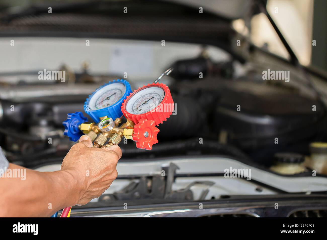 Car air conditioner check service, leak detection, fill refrigerant ...