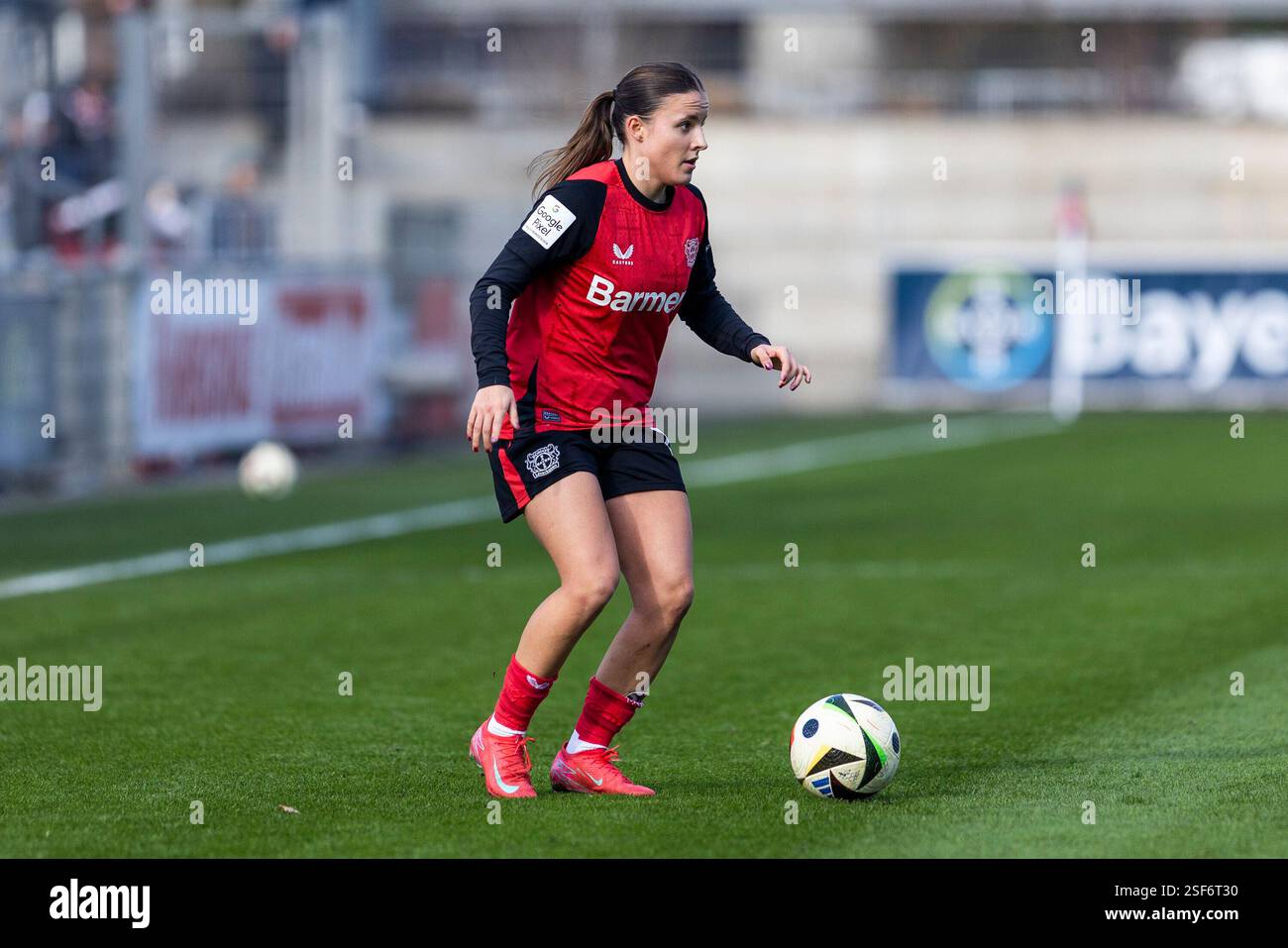 Estrella Merino Gonzalez (Bayer 04 Leverkusen, #20). Google Pixel ...