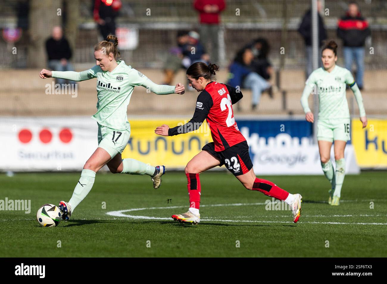 Annalena Rieke (SGS Essen, #17), Ruby Grant (Bayer 04 Leverkusen, #22 ...