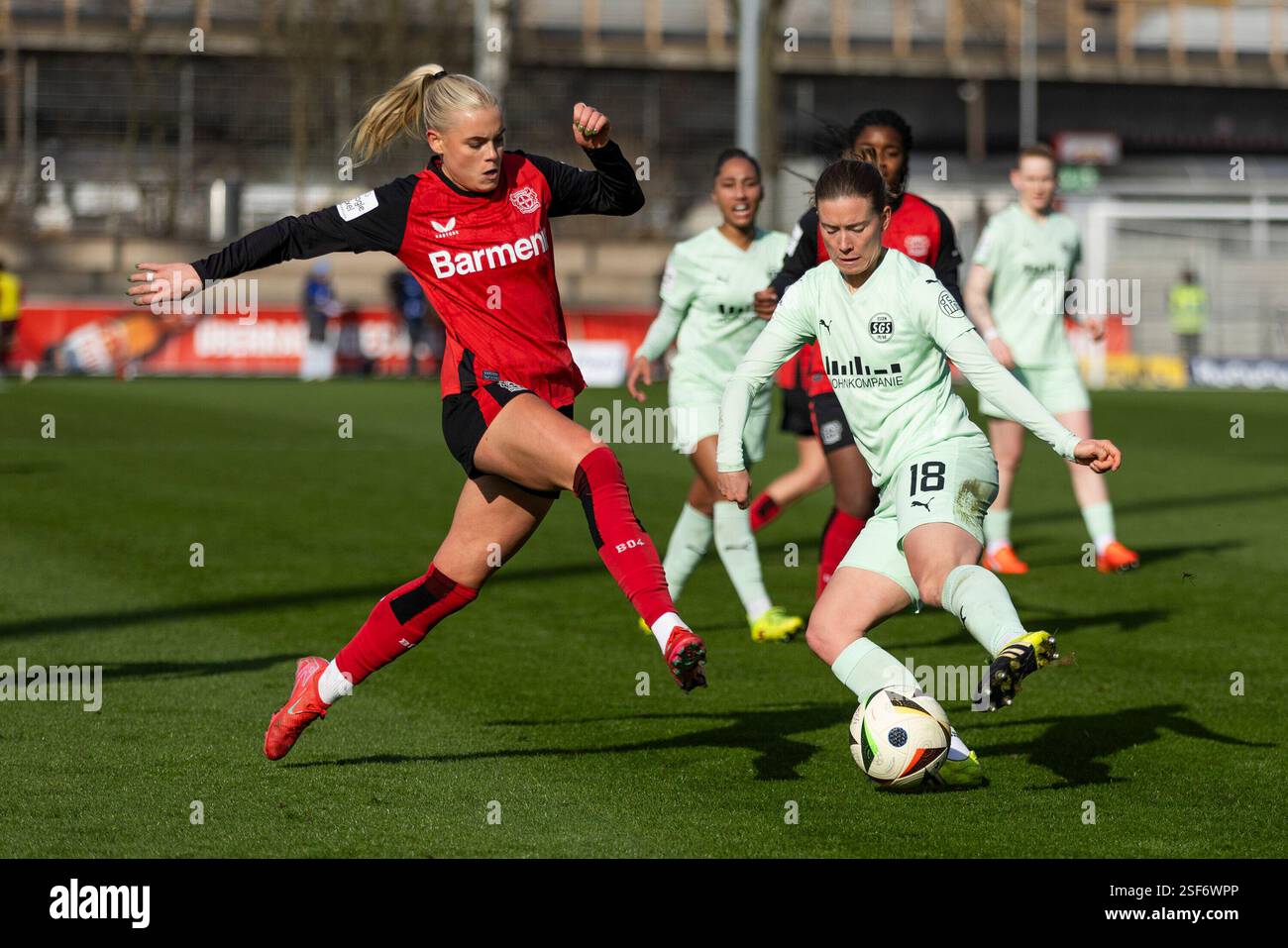 Lena Ostermeier (SGS Essen, #18), Cornelia Kramer (Bayer 04 Leverkusen ...