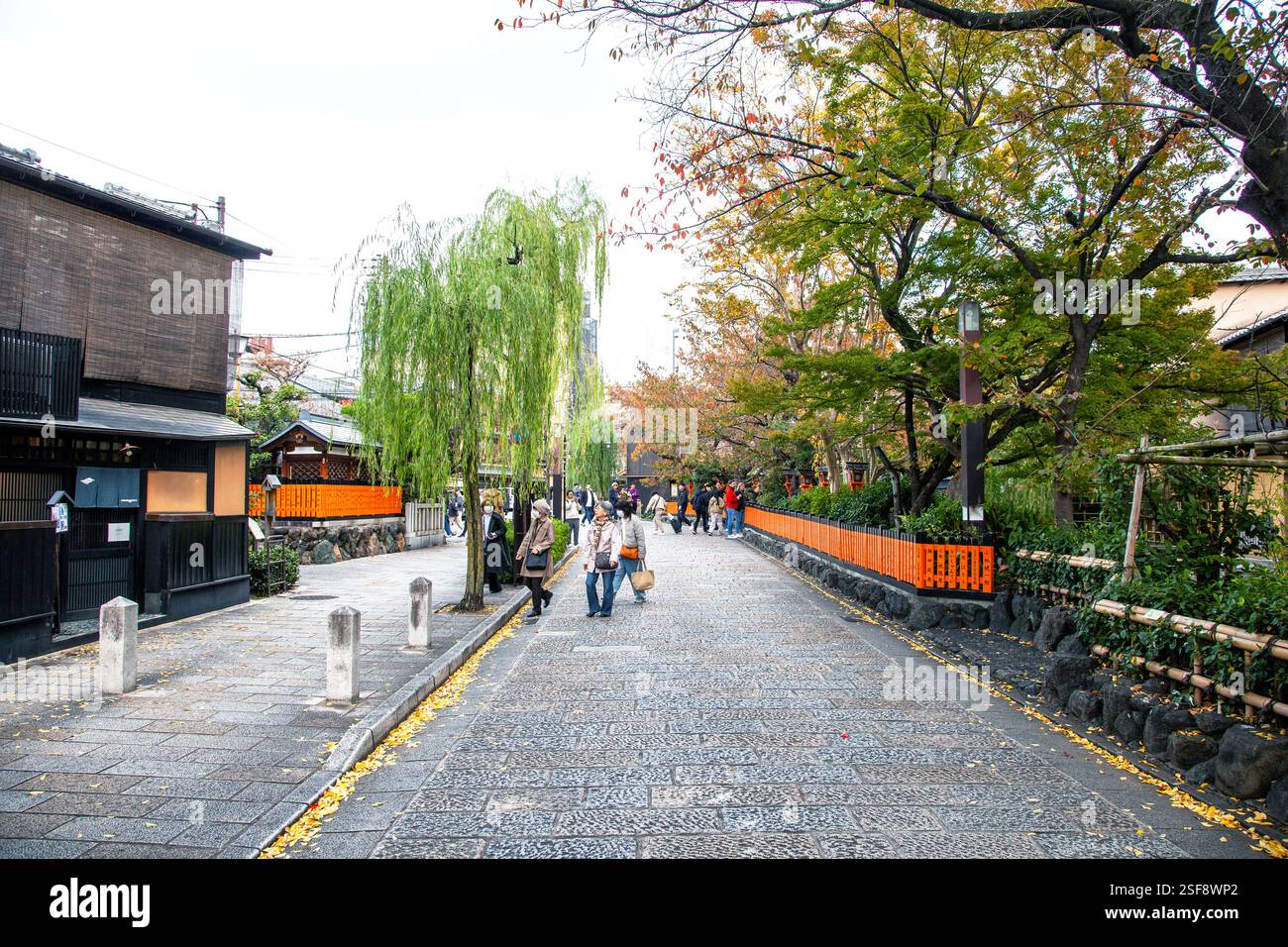 Japanese style houses in hi-res stock photography and images - Alamy