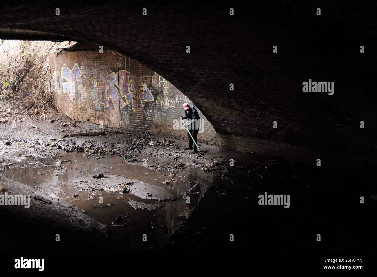 London, UK. 8th, February, 2025. A group of volunteers led by the River ...