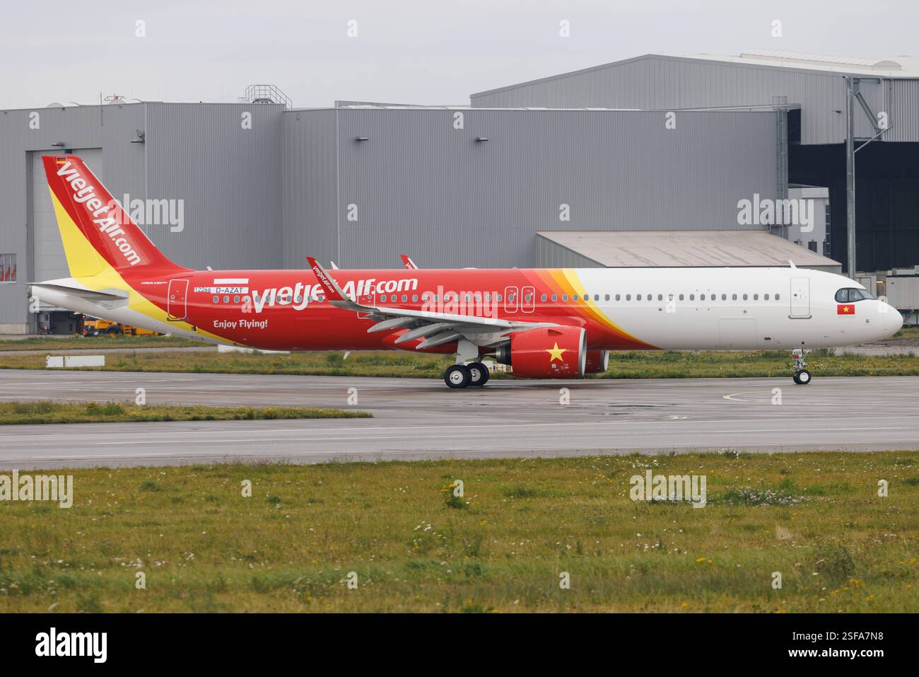 Der Airbus A321-271NX A21N der Fluglinie VietJetAir VJ / VJC mit der ...