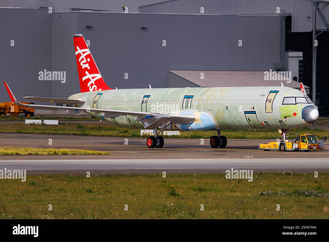 Der Airbus A321-251NX A21N der Fluglinie AirAsia AK / AXM mit der ...