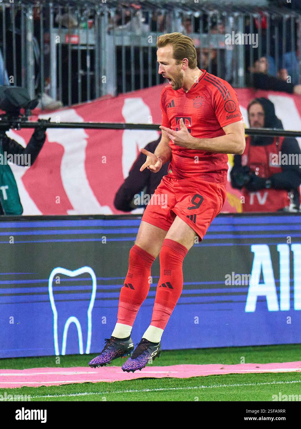 Harry Kane, FCB 9 celebrates his goal, happy, laugh, celebration, 1-0 ...