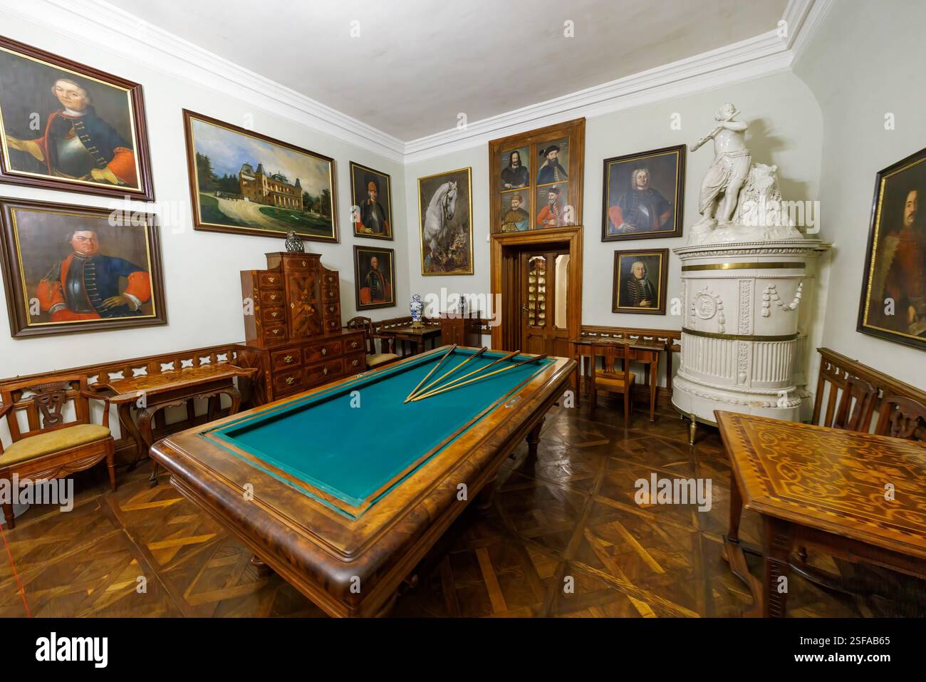 Billiards historical hi-res stock photography and images - Alamy