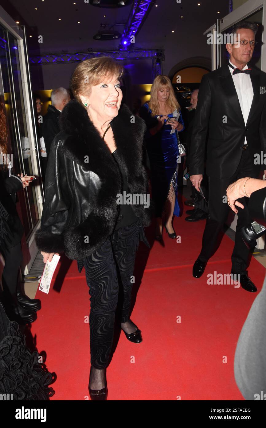 Carolin Reiber TV Moderatorin Muenchen 08.02.2025 Deutsches Theater ...