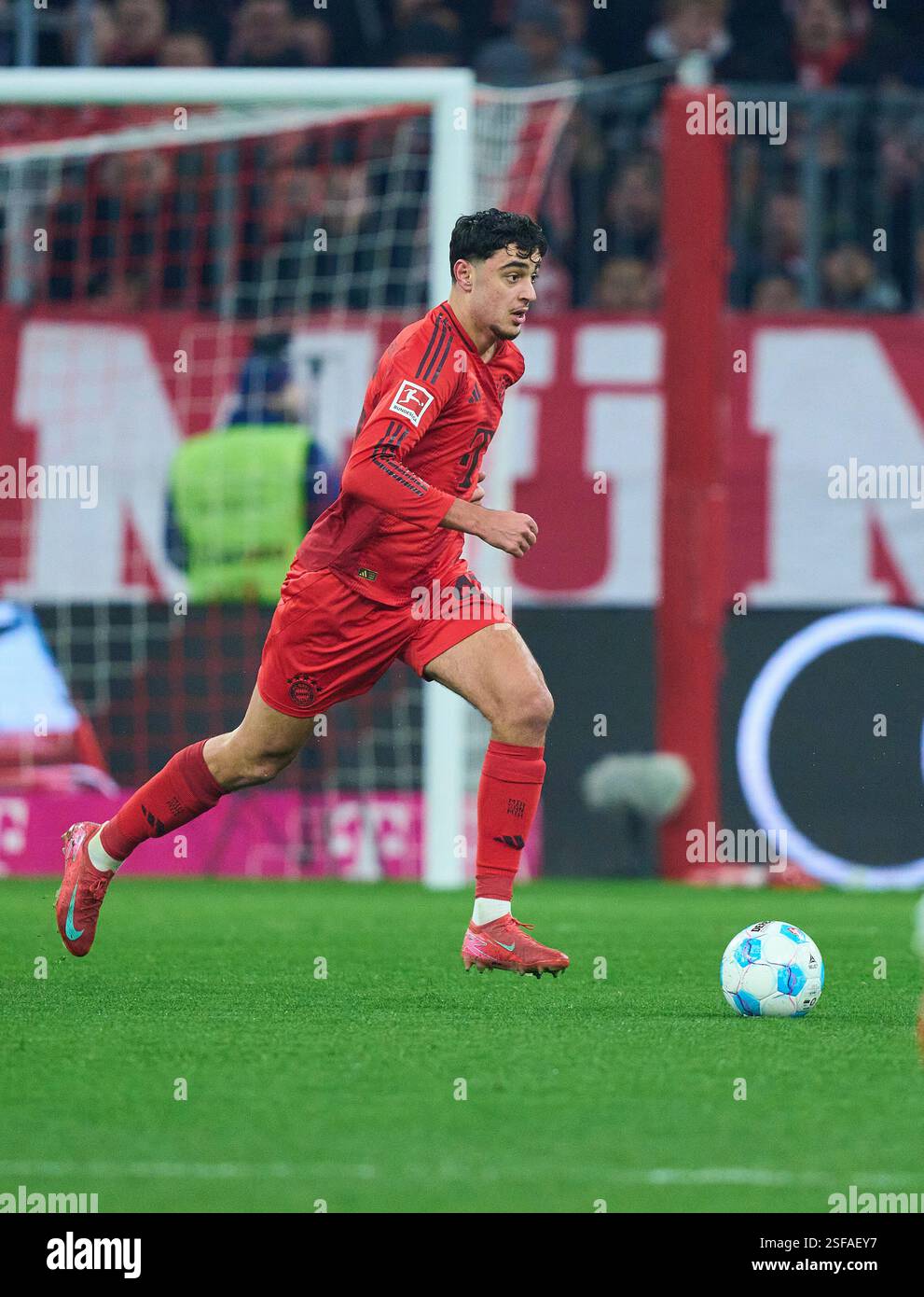 Aleksandar Pavlovic, FCB 45 in the match FC BAYERN MUENCHEN - SV WERDER ...