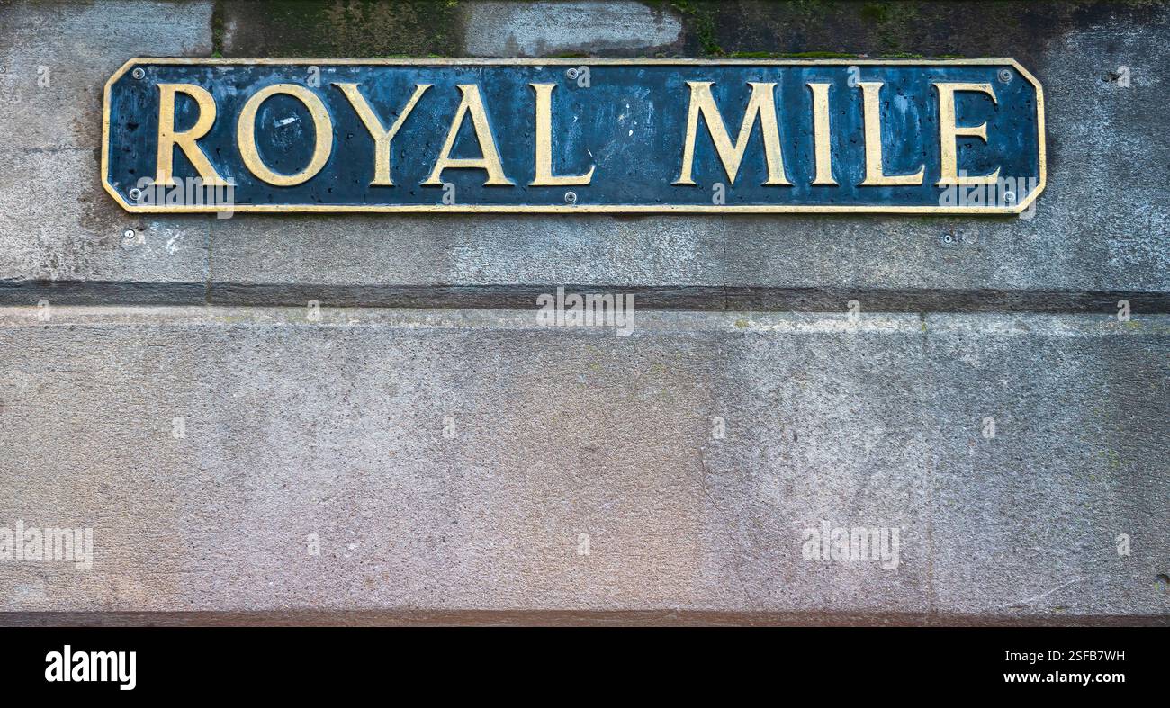 Historic scotland road sign hi-res stock photography and images - Alamy