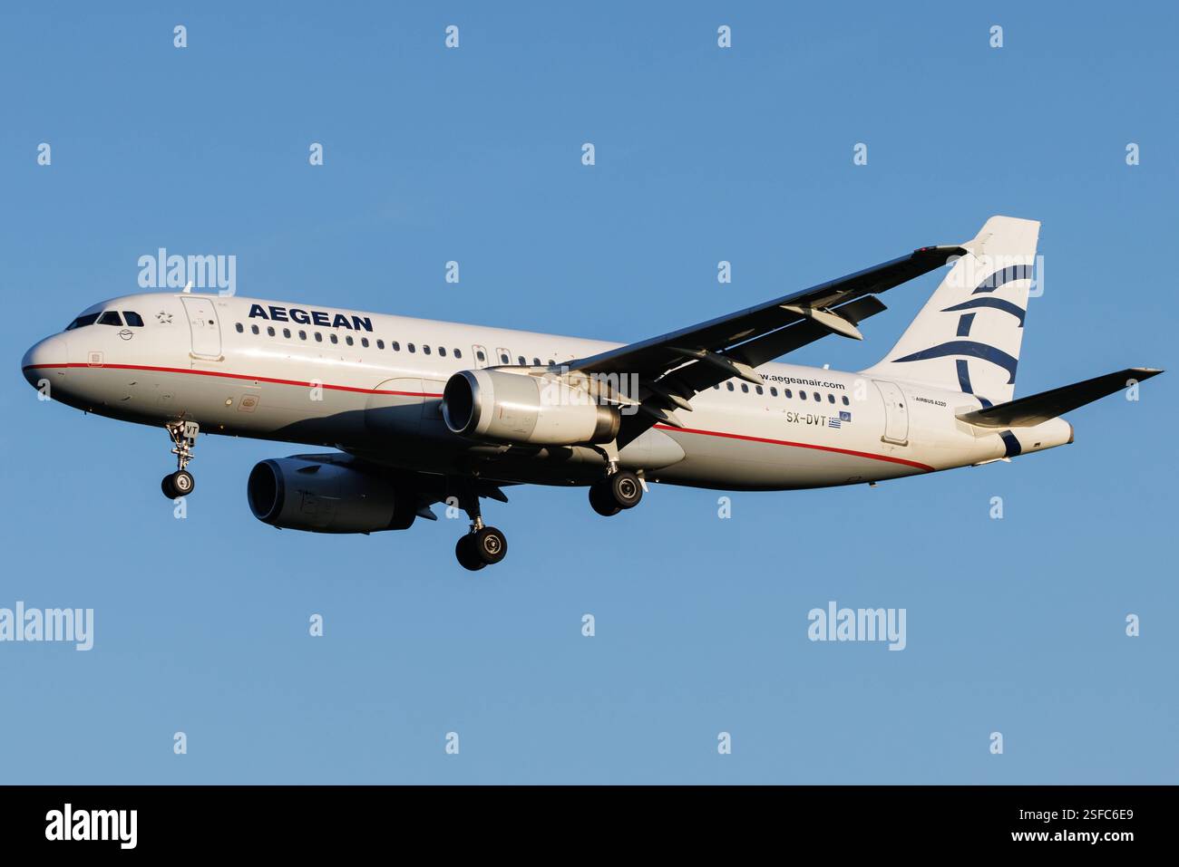 Der Airbus A320-232 A320 der Fluglinie Aegean Airlines A3 / AEE mit der ...