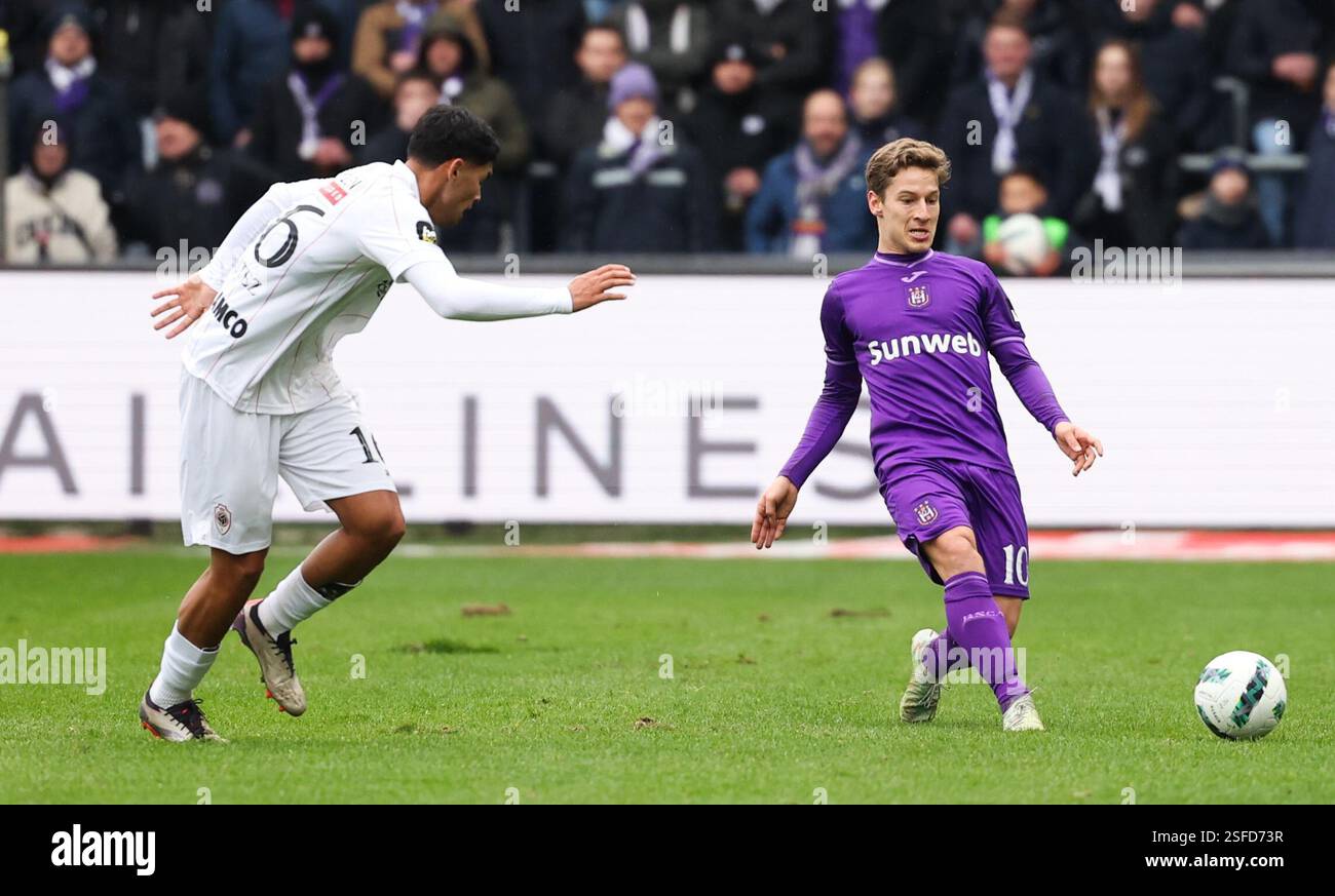 Brussels, Belgium. 09th Feb, 2025. Anderlecht's Yari Verschaeren fights ...