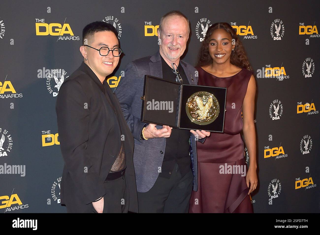 Bowen Yang, Neil DeGroot und Ayo Edebiri beim Photocall mit den ...