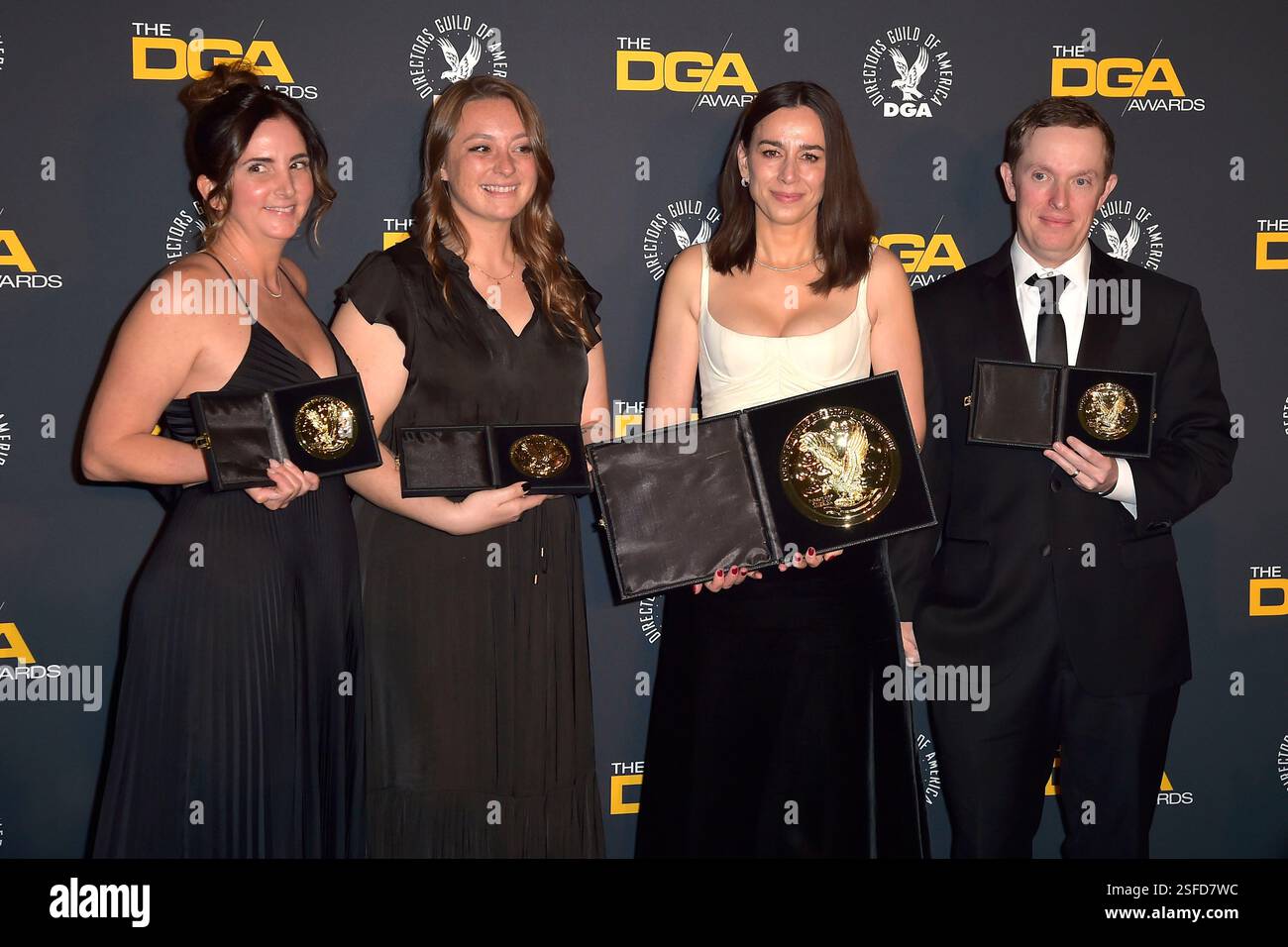 Lucia Aniello und Jeff Rosenberg mit Team beim Photocall mit den ...