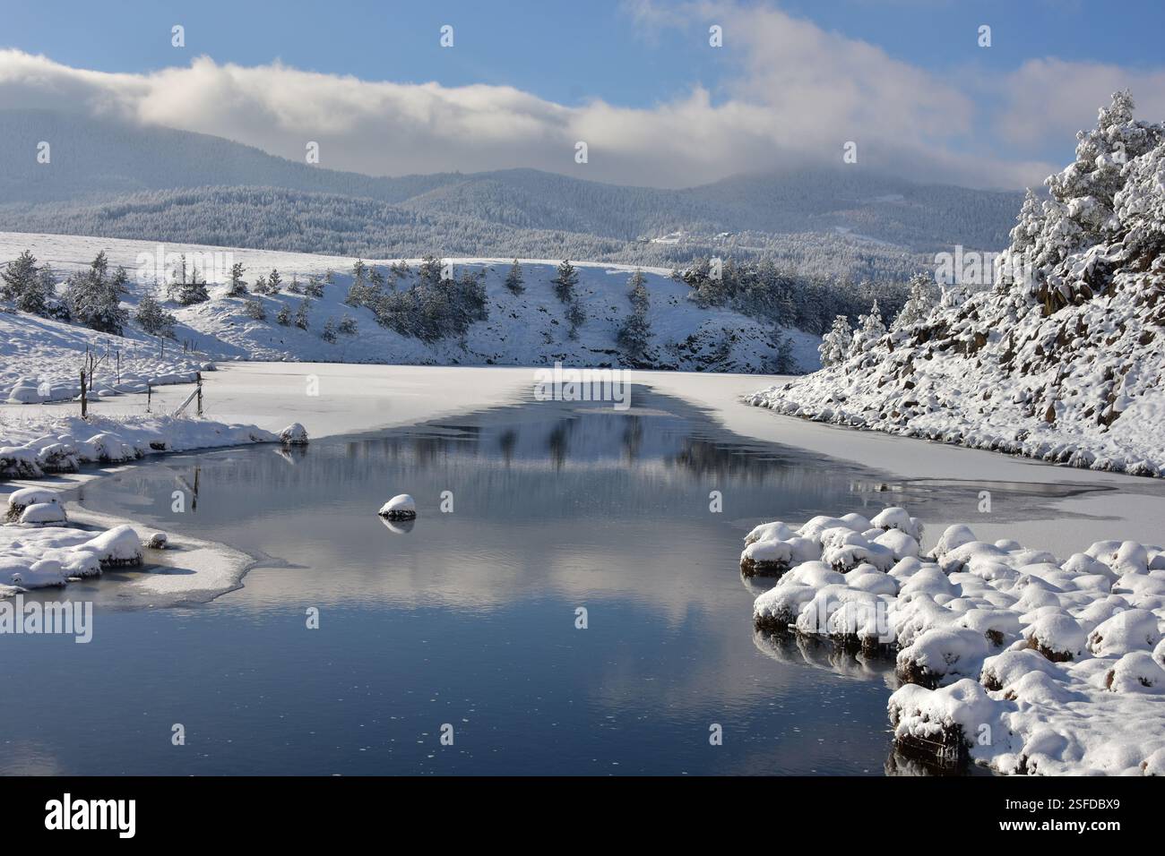 Mt Zlatibor and lakeshore mountain landscape in the winter snow, Serbia ...