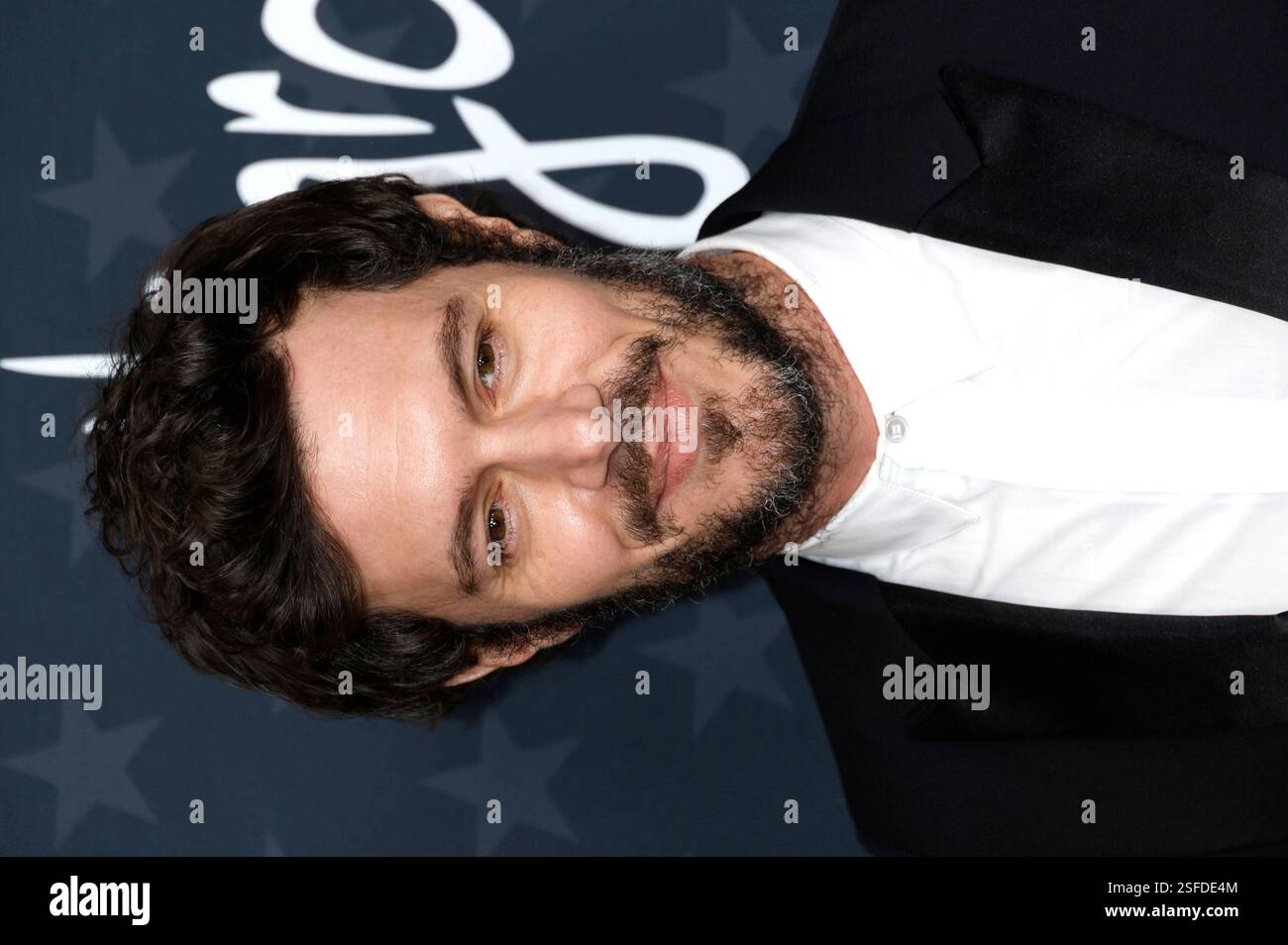 Adam Brody bei der Verleihung der 30. Critics Choice Awards im Barker ...