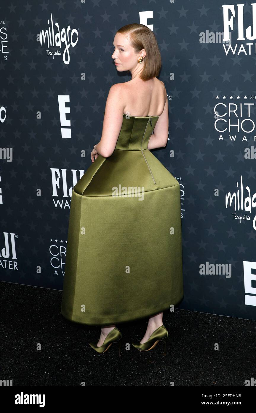Hannah Einbinder bei der Verleihung der 30. Critics Choice Awards im ...