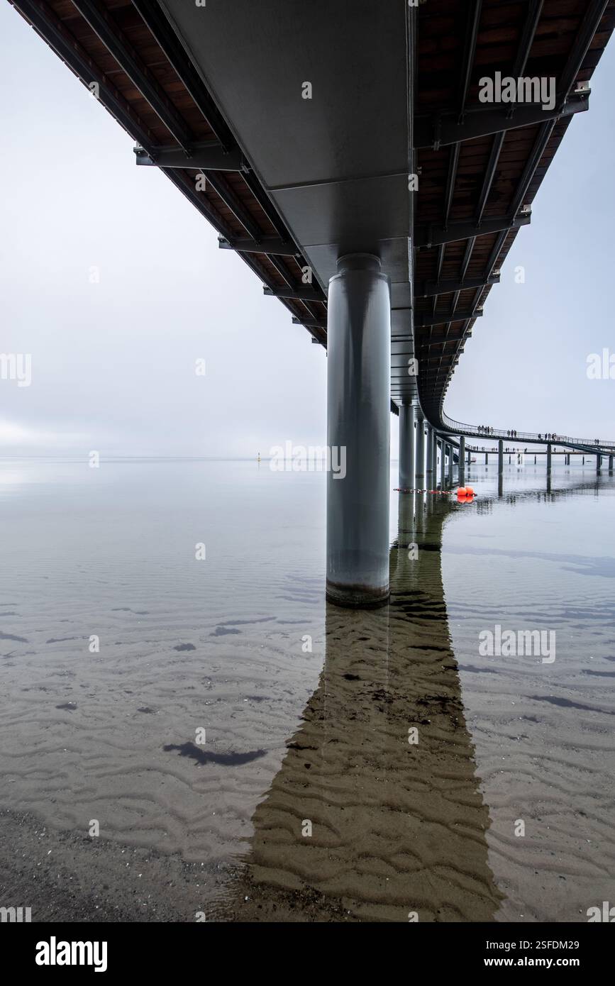 Die Maritim Seebrücke reicht rund 250 Meter in die Ostsee und bietet ...
