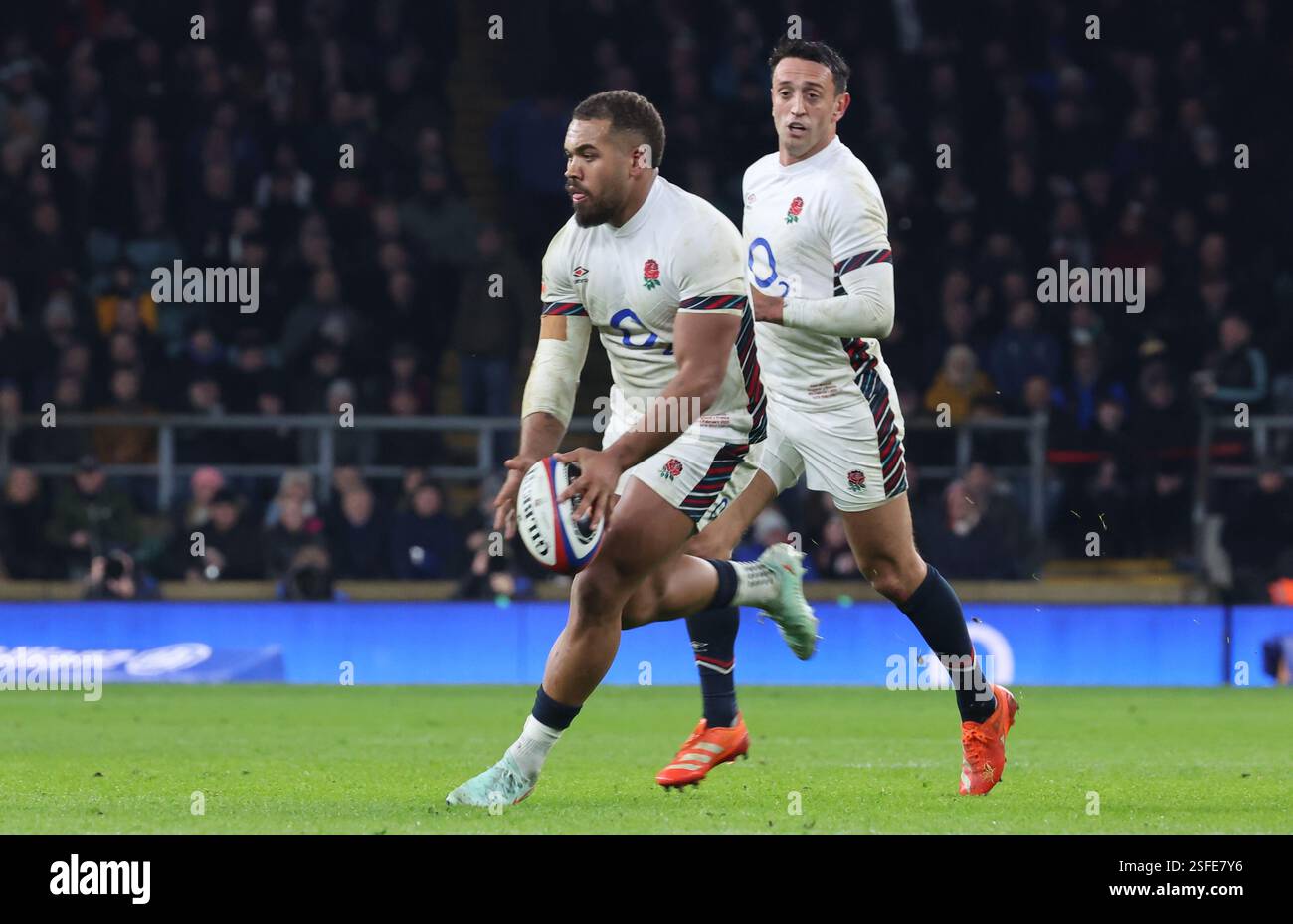 London, UK. 08th Feb, 2025. England's Ollie Lawrence(Bath Rugby) in ...
