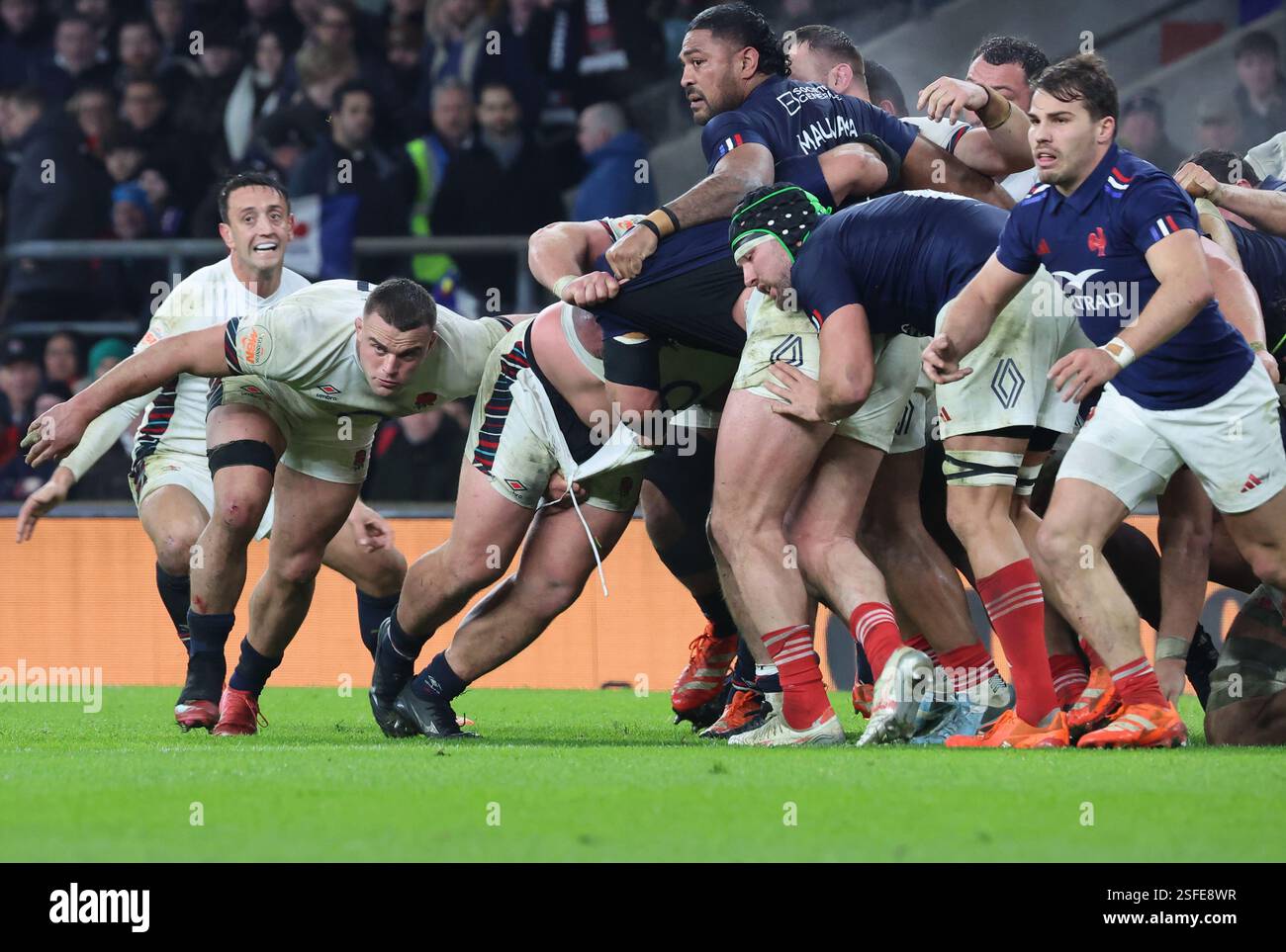 London, UK. 08th Feb, 2025. Ben Earl of England and Antoine Dupont of France in action during ...