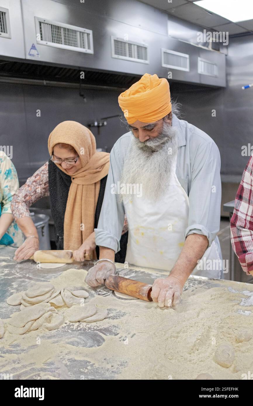 Langar meal hi-res stock photography and images - Alamy