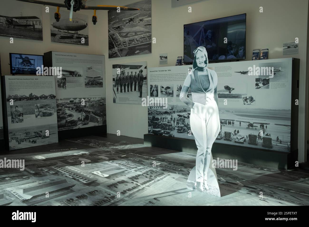 Hazelhurst aviation field hi-res stock photography and images - Alamy