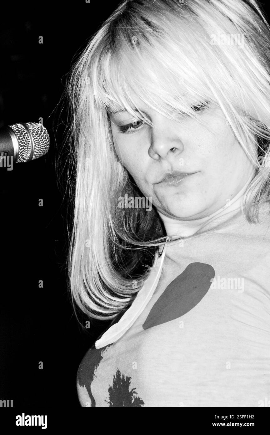 LEILA MOSS, DUKE SPIRIT, 2005: Leila Moss of Duke Spirit at the Barfly ...