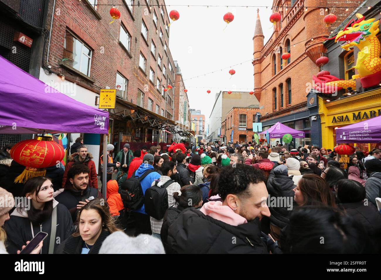 Dublin, Ireland - 09th February 2025 - people enjoying the atmosphere ...