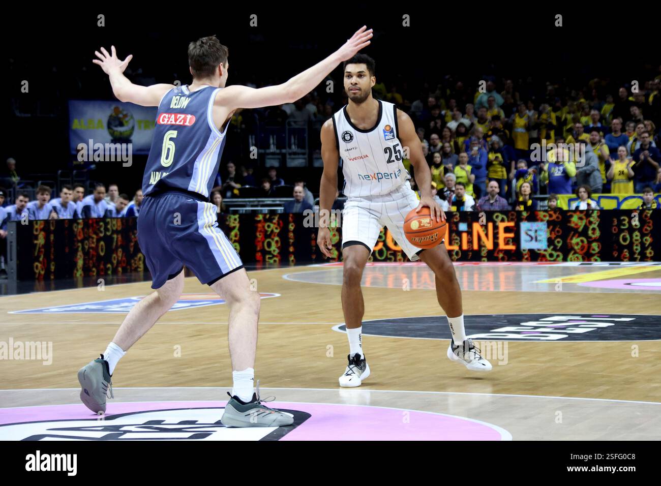 Berlin, Deutschland. 09th Feb, 2025. 09.02.2025, Uber-Arena, Berlin ...