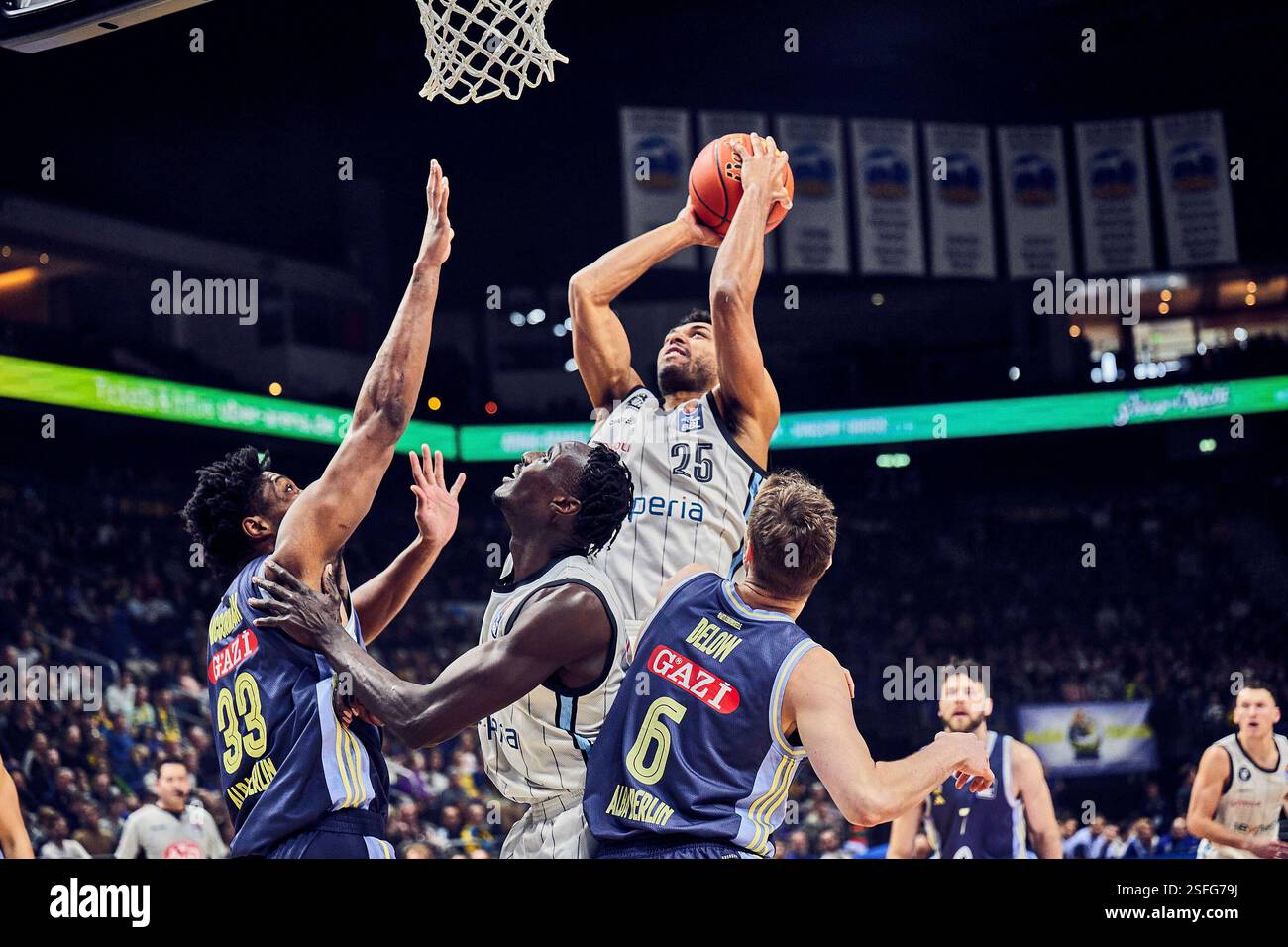 Berlin, Deutschland. 09th Feb, 2025. David Mccormack (Alba Berlin, #33 ...