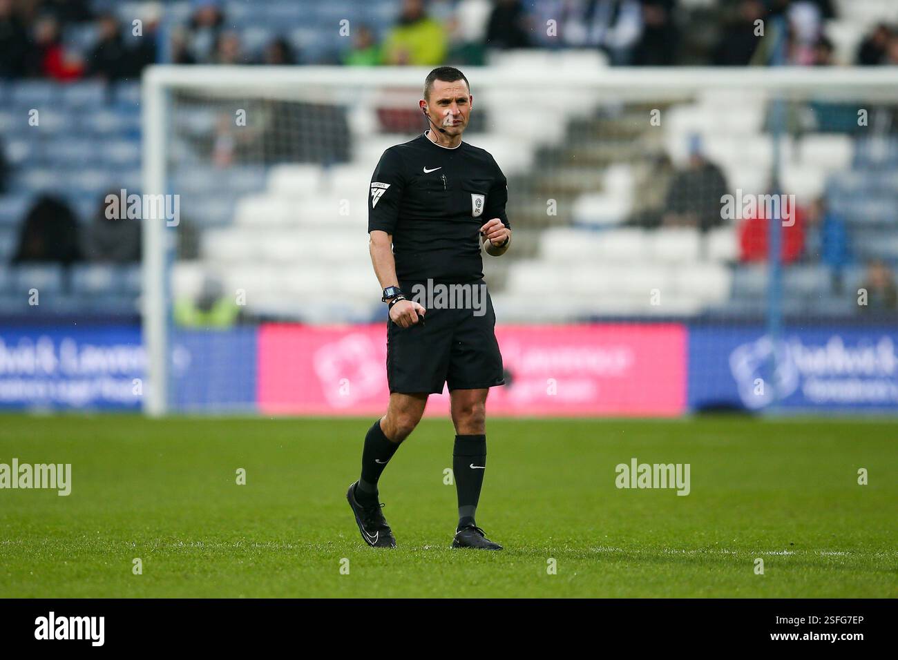 John Smith's Stadium, Huddersfield, England - 8th February 2025 Referee ...