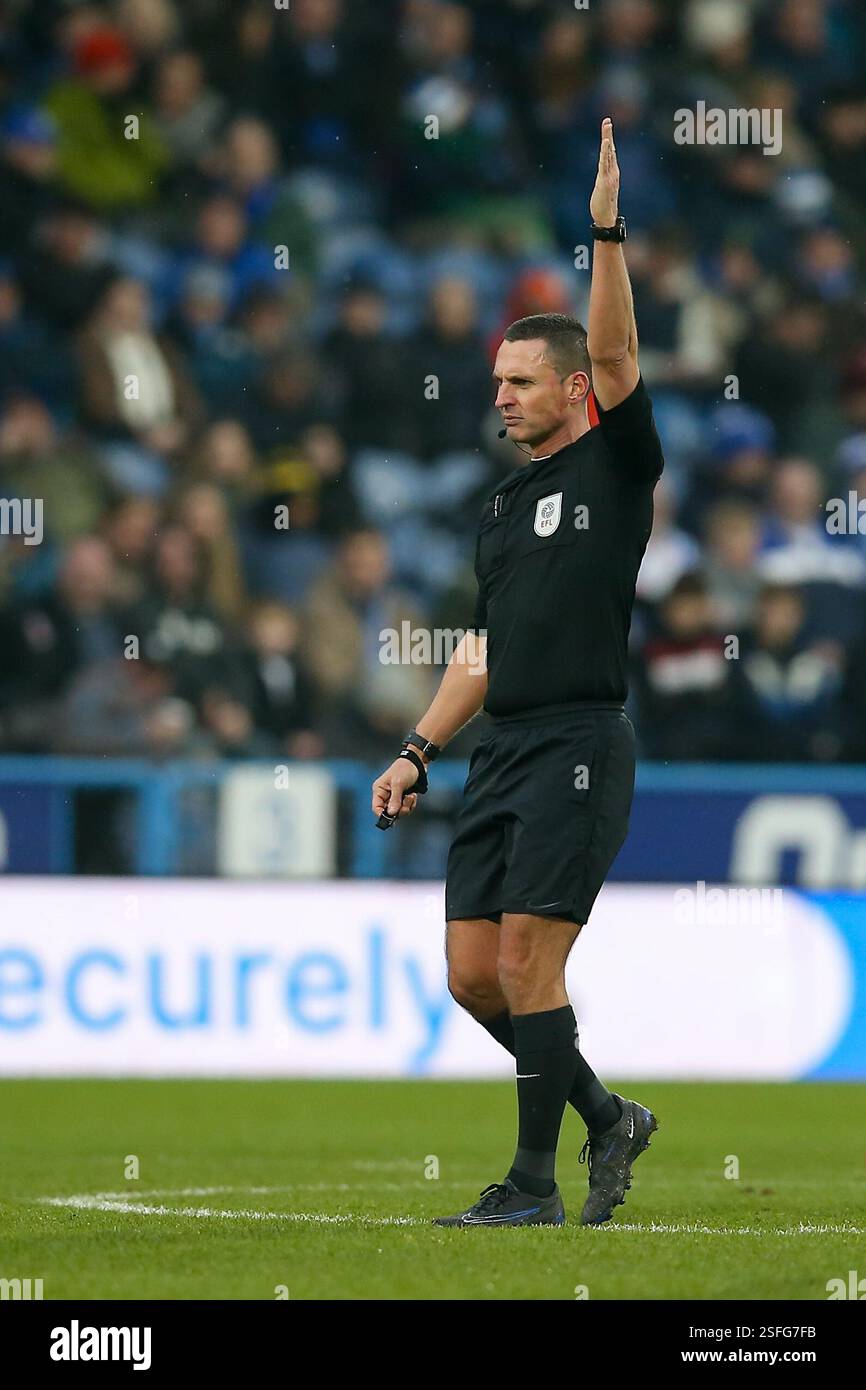 John Smith's Stadium, Huddersfield, England - 8th February 2025 Referee ...