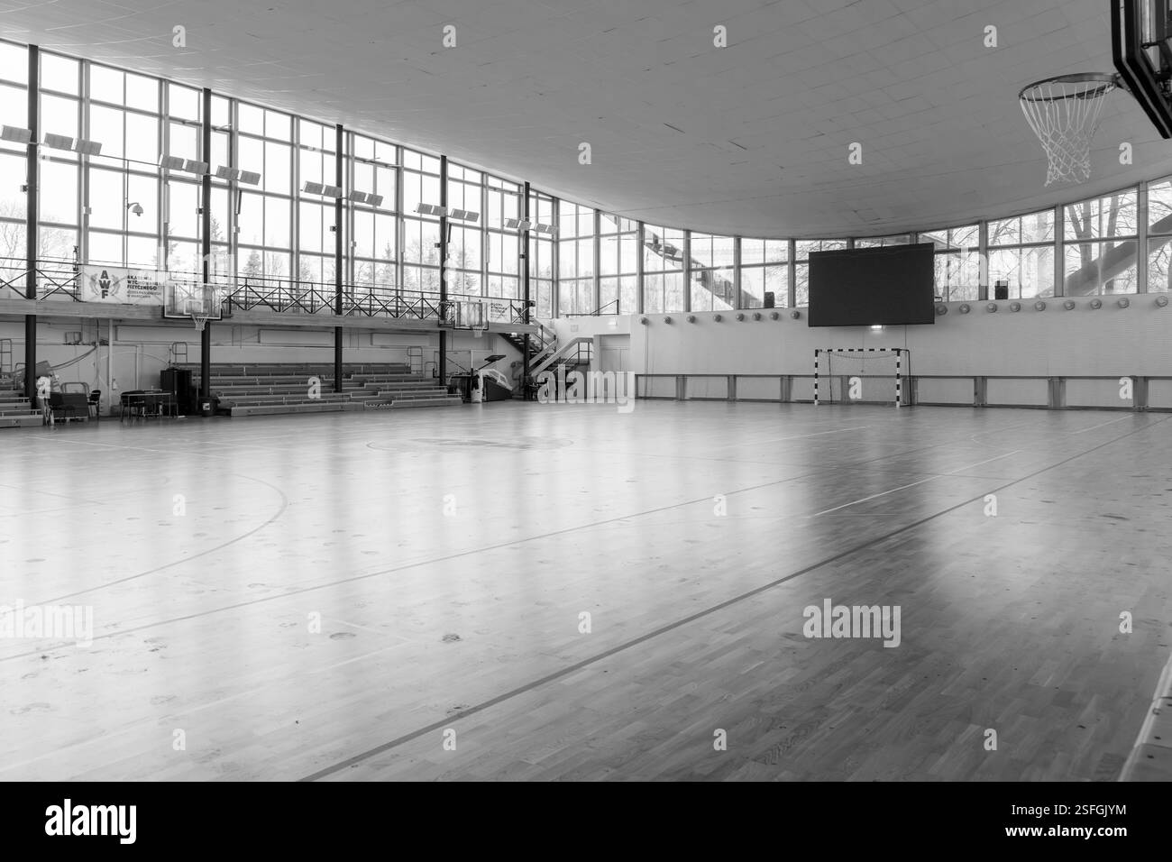 Warszawa, Bielany. Spectacular gym hall designed by Wojciech Zabłocki ...