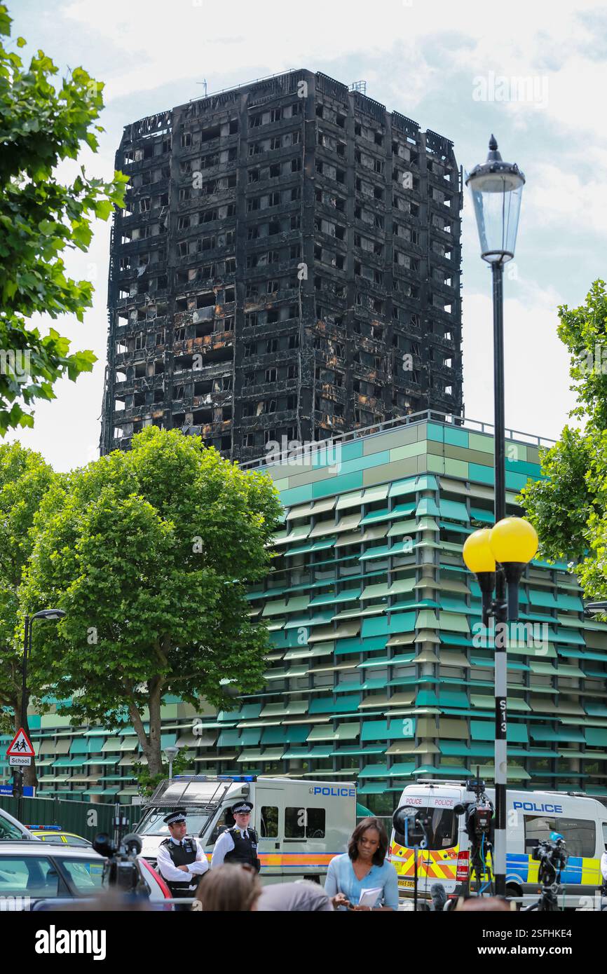 London, UK. 16 Jun 2017. Grenfell Tower fire in London broke out in a ...