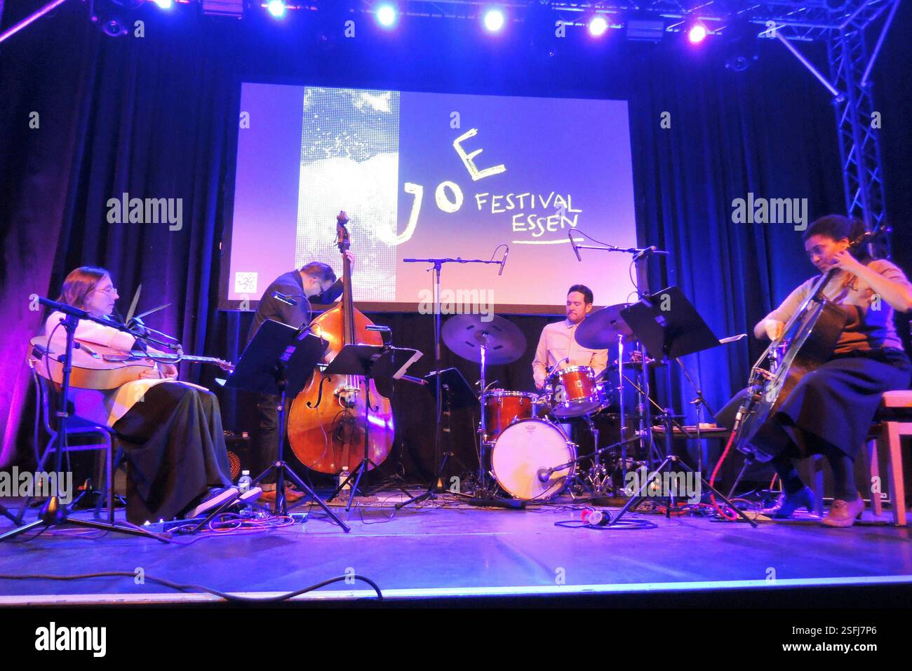 Die amerikanische Jazz-Cellistin Tomeka Reid und ihr Quartett mit Mary ...