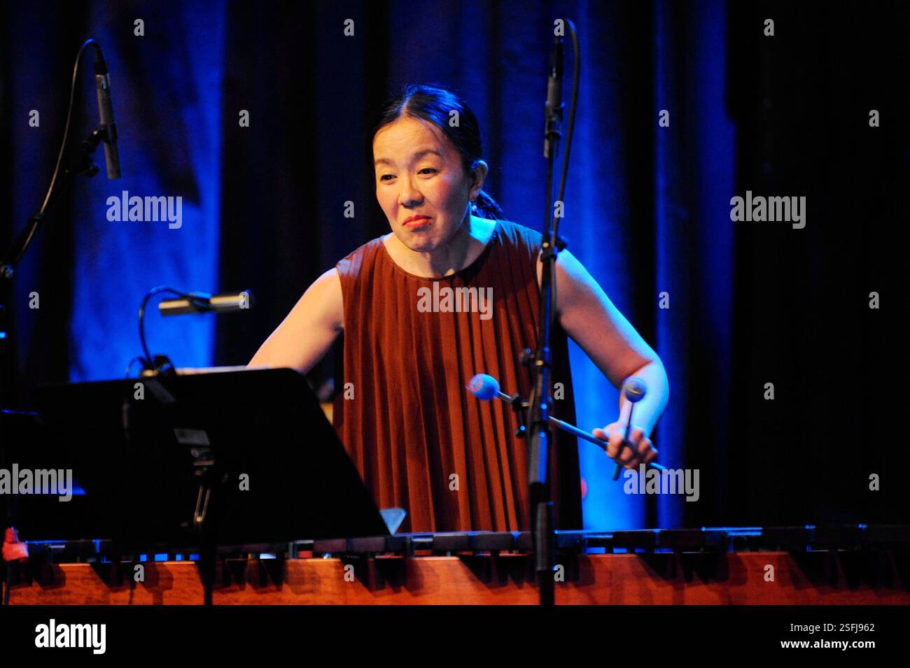 Die japanische Jazz-Marimaphonistin Taiko Saito beim 29. JOE-Festival ...