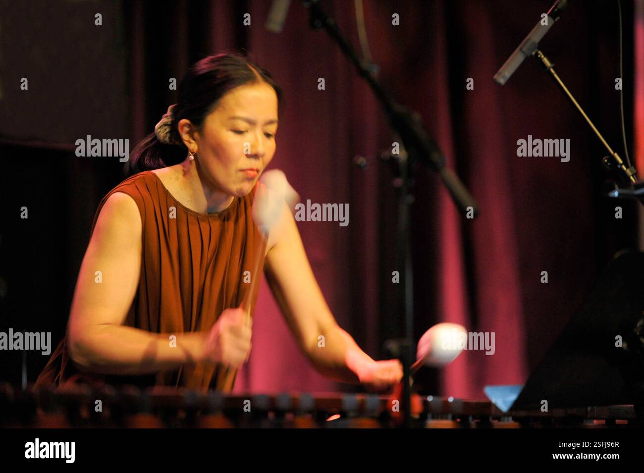 Die japanische Jazz-Marimaphonistin Taiko Saito beim 29. JOE-Festival ...