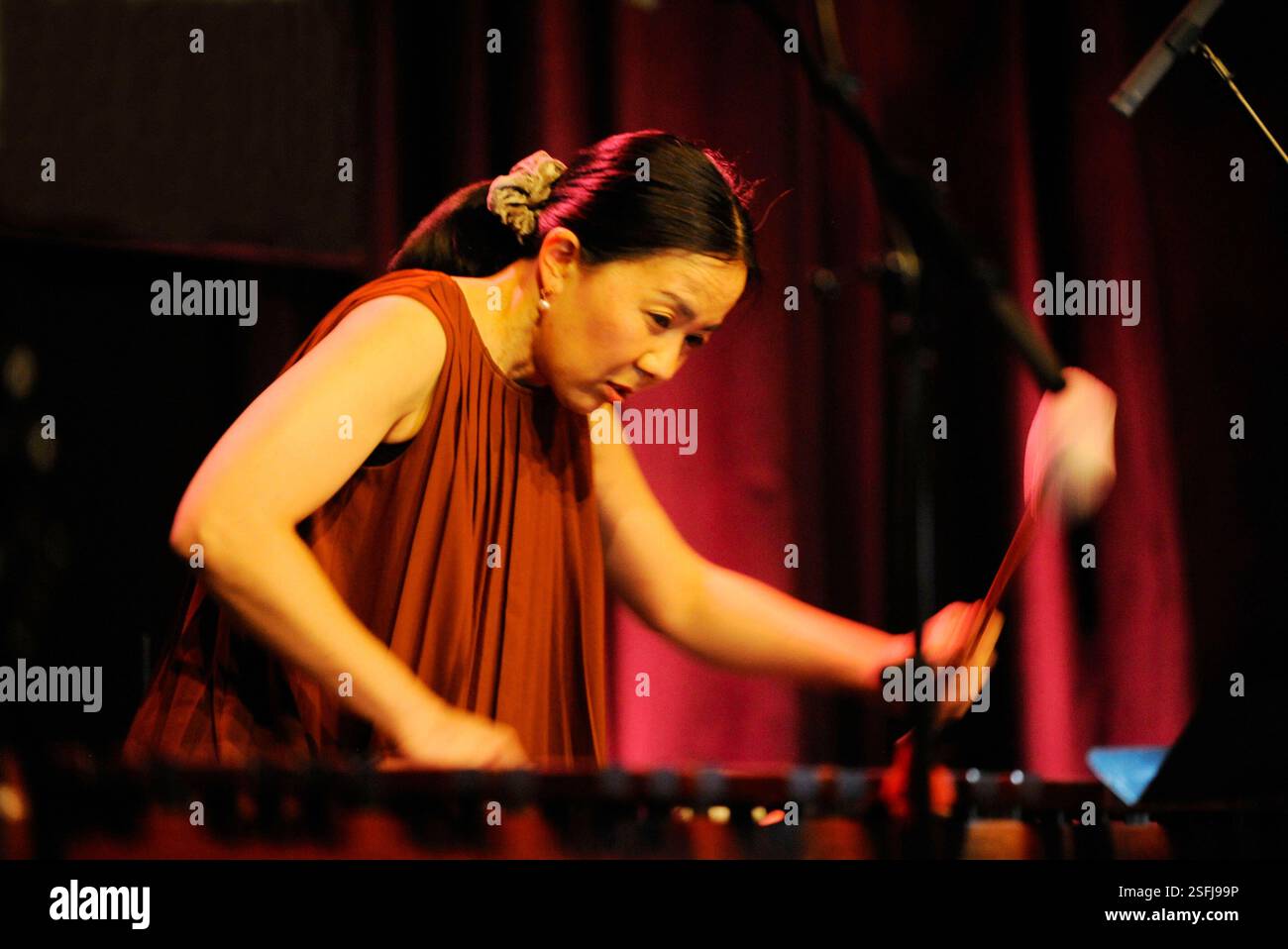 Die japanische Jazz-Marimaphonistin Taiko Saito beim 29. JOE-Festival ...
