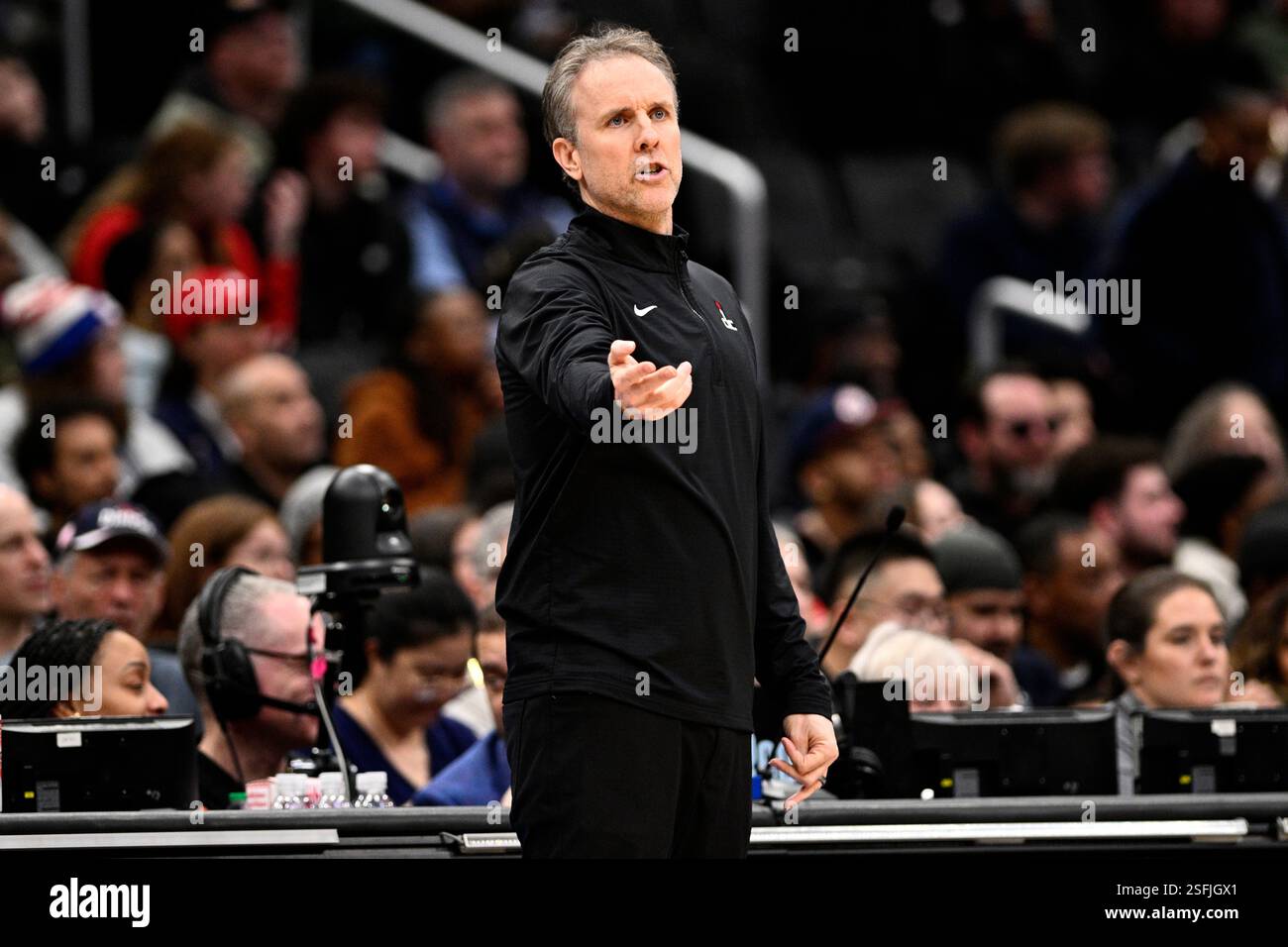 Washington Wizards head coach Brian Keefe in action during the first ...