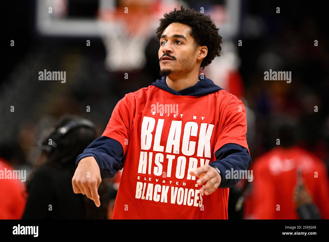 Washington Wizards guard Jordan Poole (13) looks on before an NBA ...