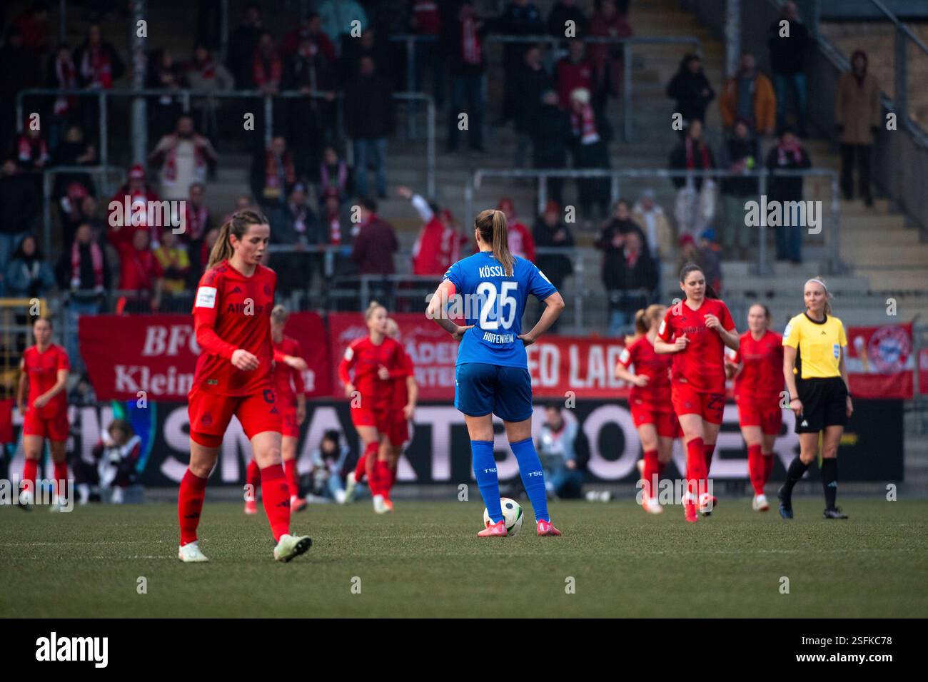 Melissa Koessler (TSG Hoffenheim, #25) aergert sich ueber das Tor zum 1 ...