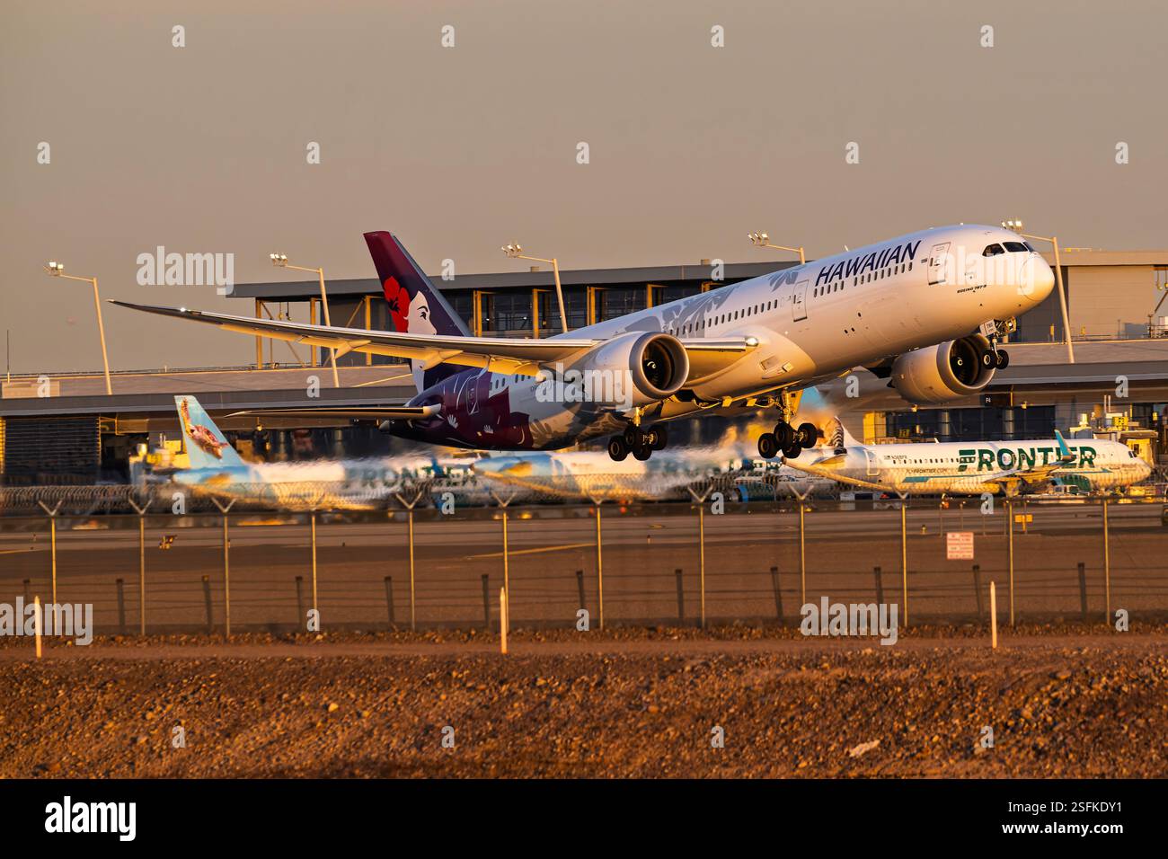 Sky Harbor International Airport 2-8-2025 Phoenix, AZ USA Hawaiian ...