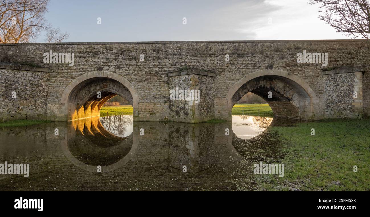 Wallingford Bridge Reflections Stock Photo - Alamy