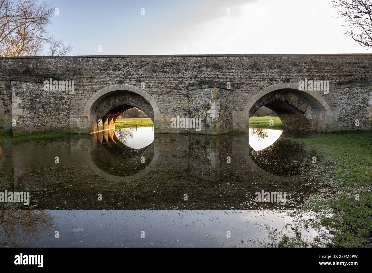 Wallingford Bridge Reflections Stock Photo - Alamy