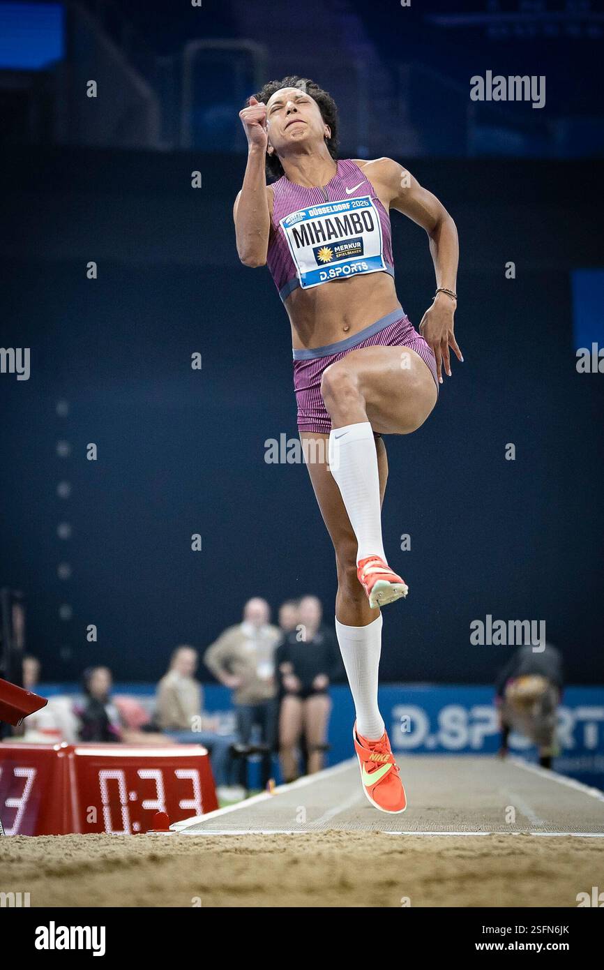 Duesseldorf, Deutschland. 09th Feb, 2025. Take-Off (Absprung) aus der ...