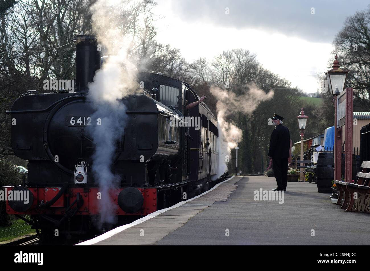 "6412" at Staverton Bridge Station with an auto working for ...